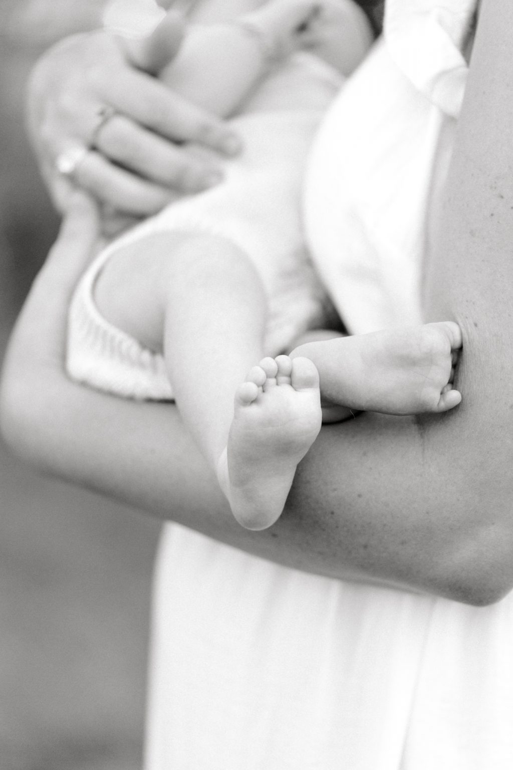 Rowsell Family & Baby Josie’s Newborn Session at Pilot Knoll Park ...