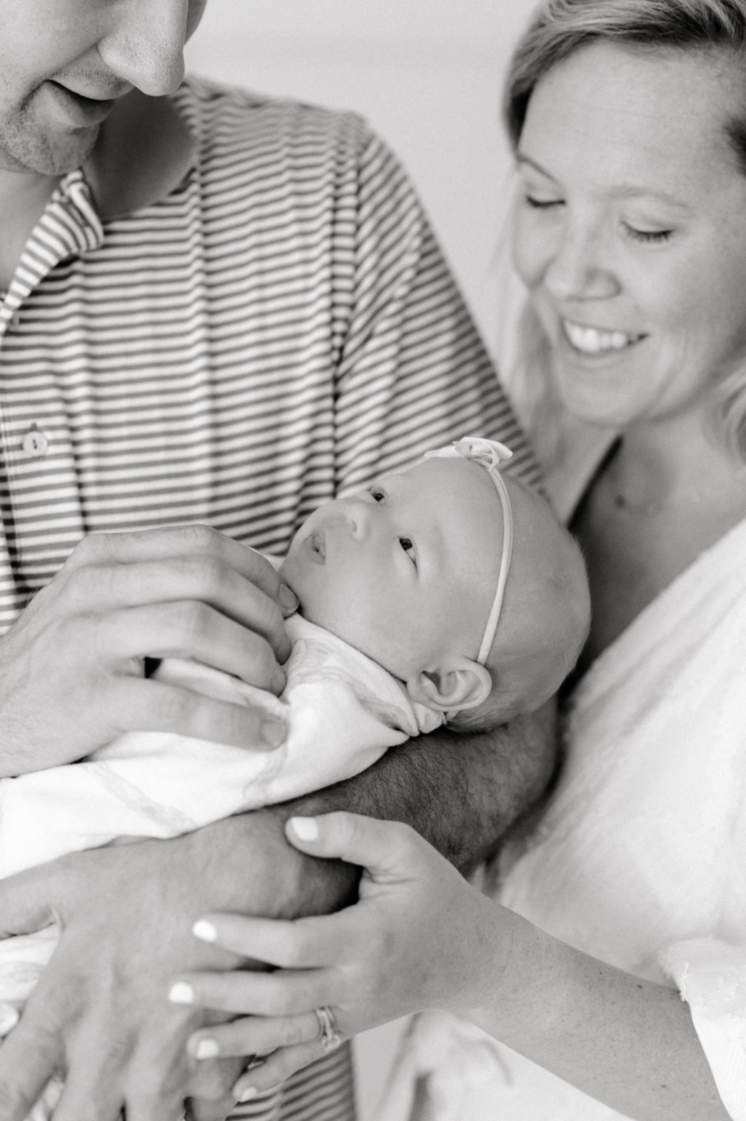 Annie’s Newborn Lifestyle Session at Home | Dallas Family Portrait ...