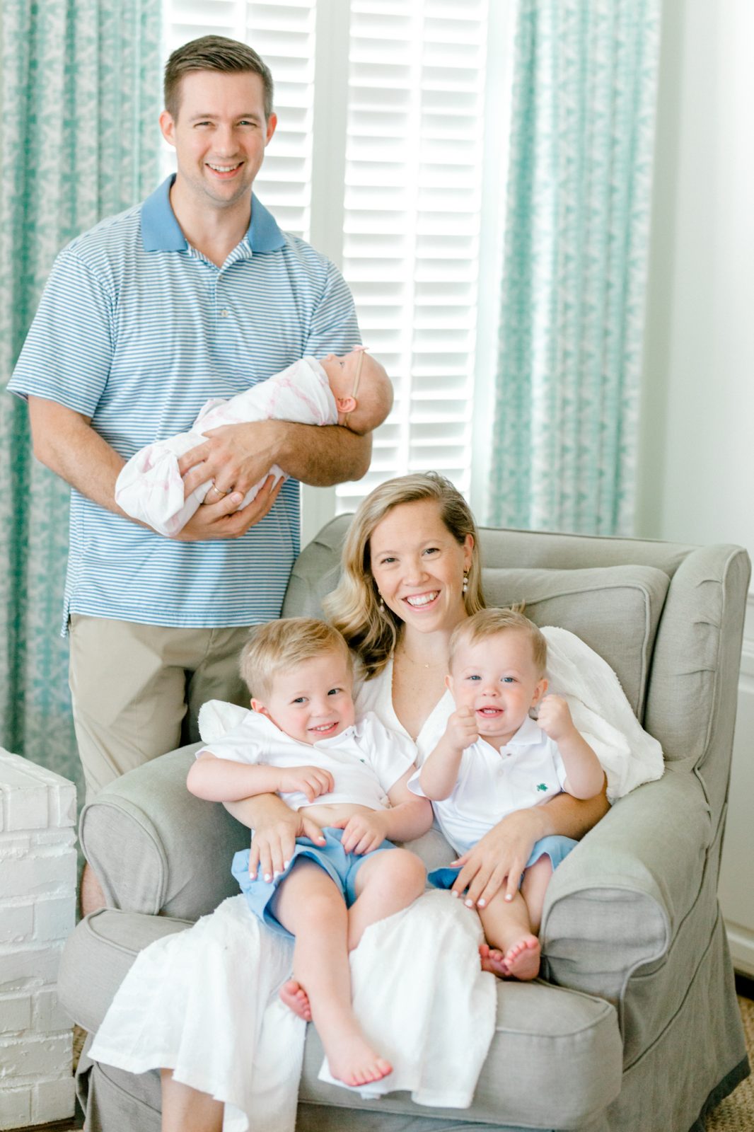 Annie’s Newborn Lifestyle Session at Home | Dallas Family Portrait ...