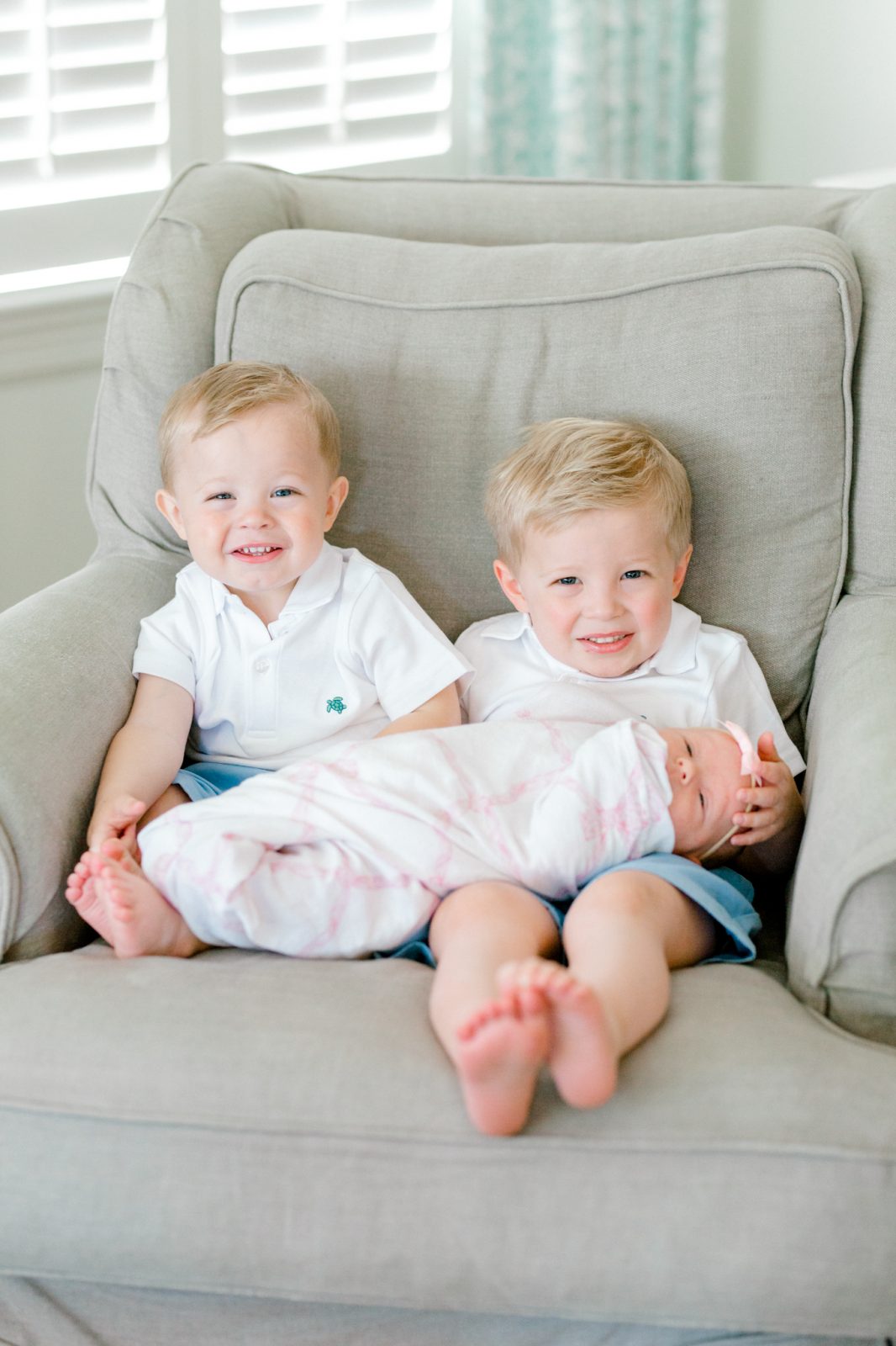 Annie’s Newborn Lifestyle Session at Home | Dallas Family Portrait ...