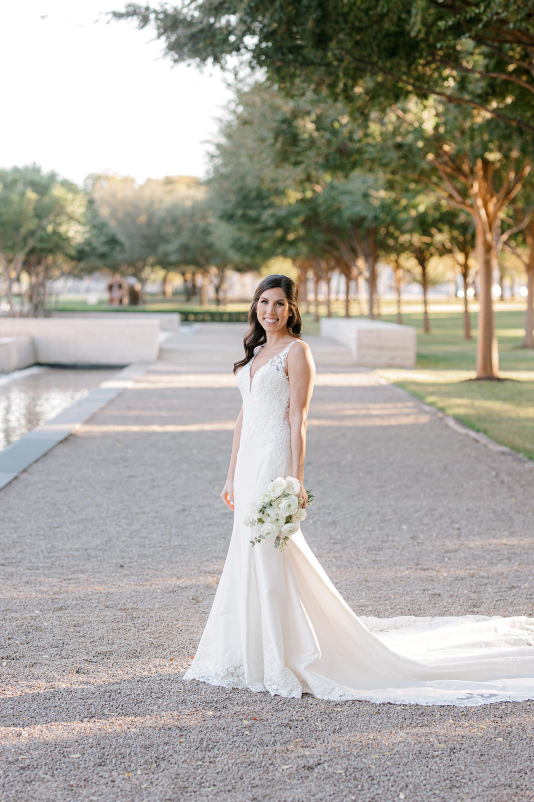 Victoria’s Bridal Portraits at the Kimbell Art Museum | Dallas Wedding ...